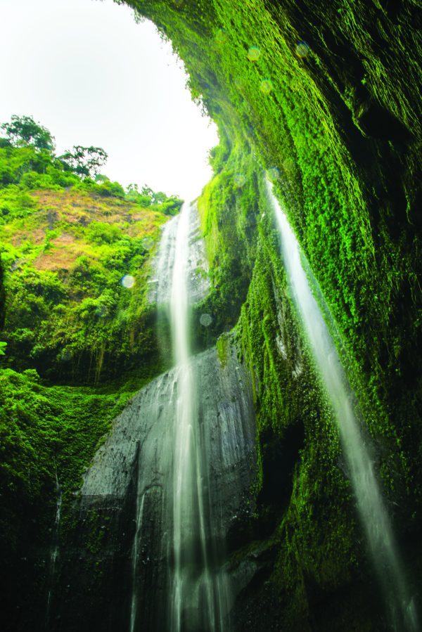 马达卡利普尔瀑布 印尼版水帘洞 - Travellution 畅游行